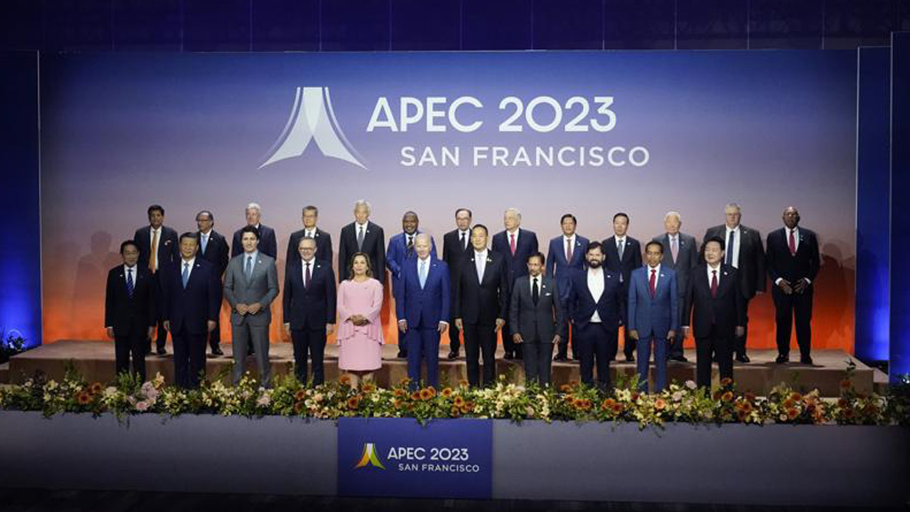 APEC領袖代表大合照曝光！張習同框零互動 - 兩岸 - 工商時報