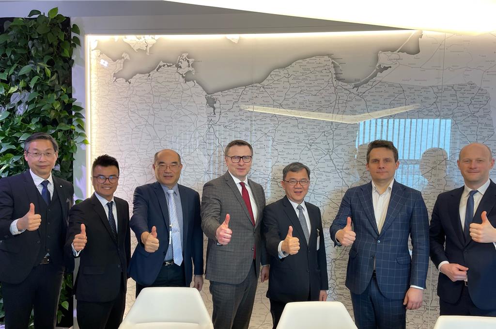 中華電信5G專網國家隊登陸歐洲 攜手波蘭EXATEL電信合作啟用智慧應用5G ZONE - 產業 - 工商時報