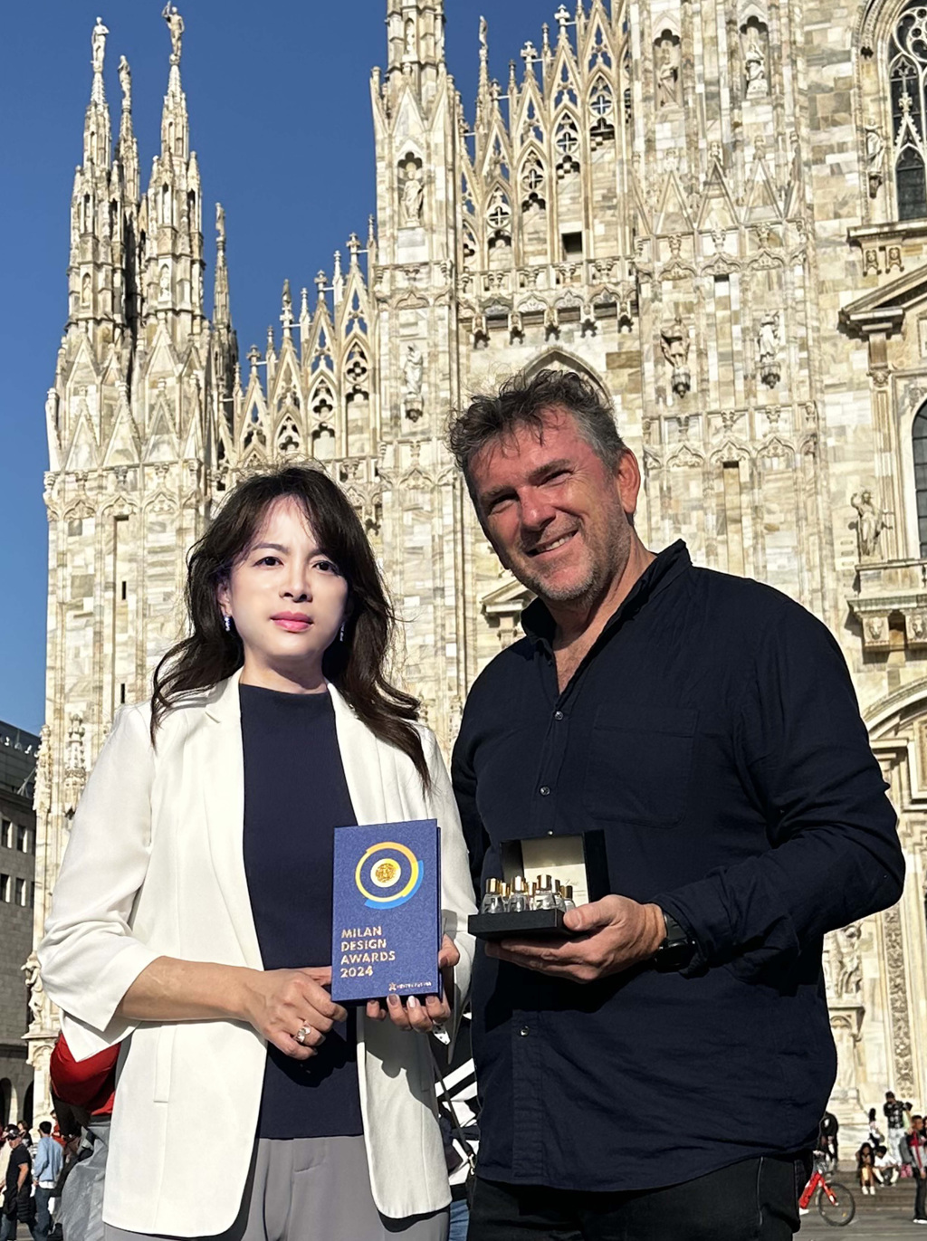 德立生物醫學「DEZONE髮根微療」榮獲米蘭設計大獎私人用品類金獎 - 商情 - 工商時報