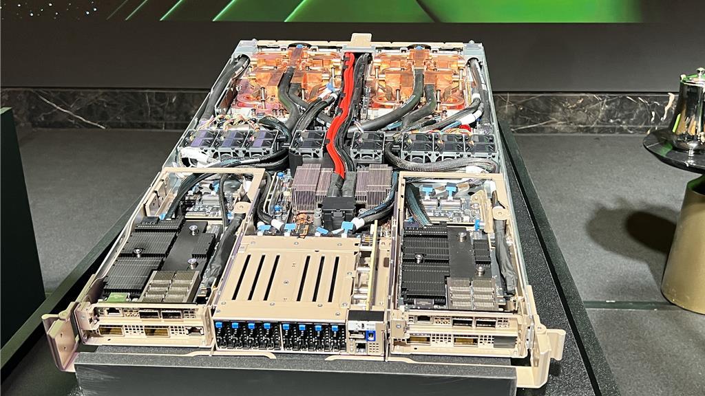 上修今年AI伺服器出貨量 研調：企業、雲端服務商高度需求持續 - 產業 - 工商時報