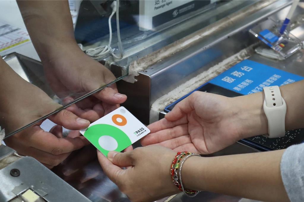 高雄TPASS月票破百萬使用 身分證符合「3碼」月票免費辦！ - 生活 - 工商時報