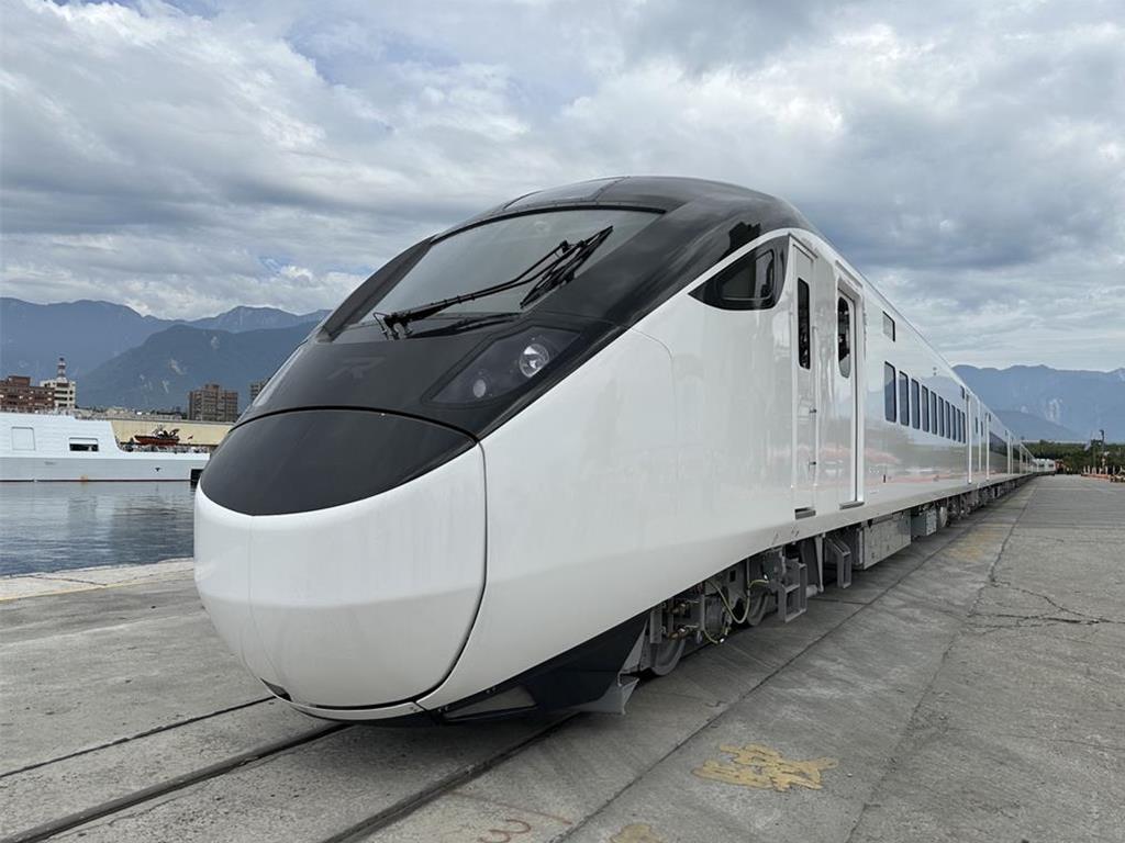 新自強號好難坐！台鐵創舉 3款新椅「巡迴試坐投票」 - 生活 - 工商時報