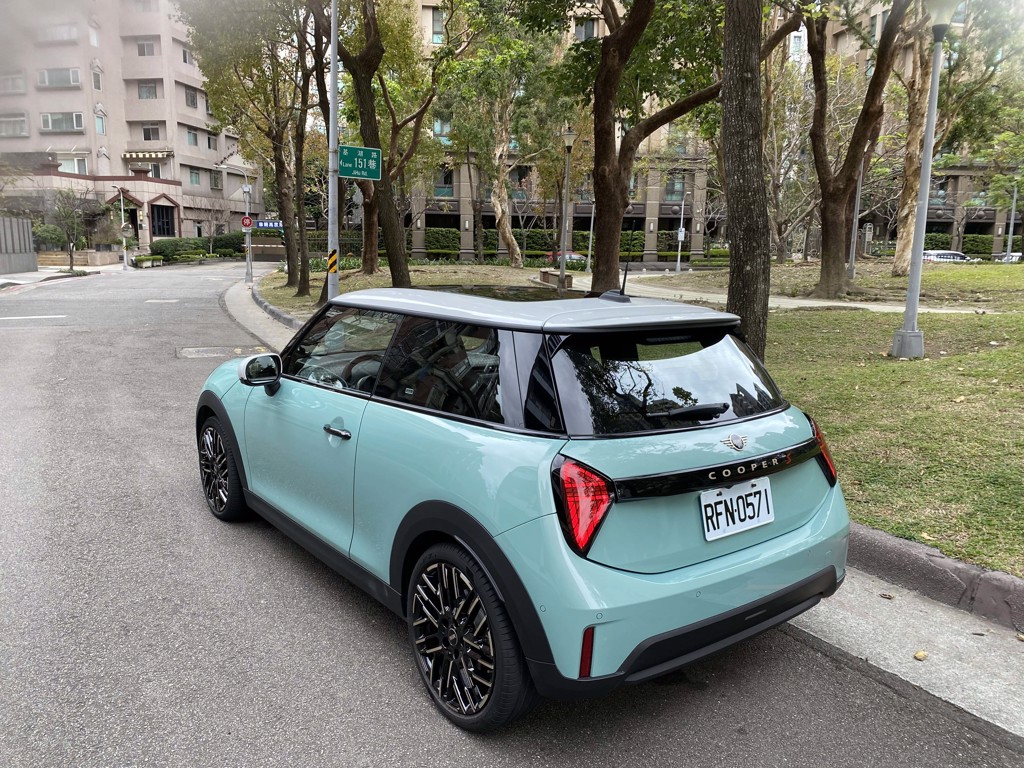 試車報告》收藏級掀背 MINI Cooper S - 商情 - 工商時報