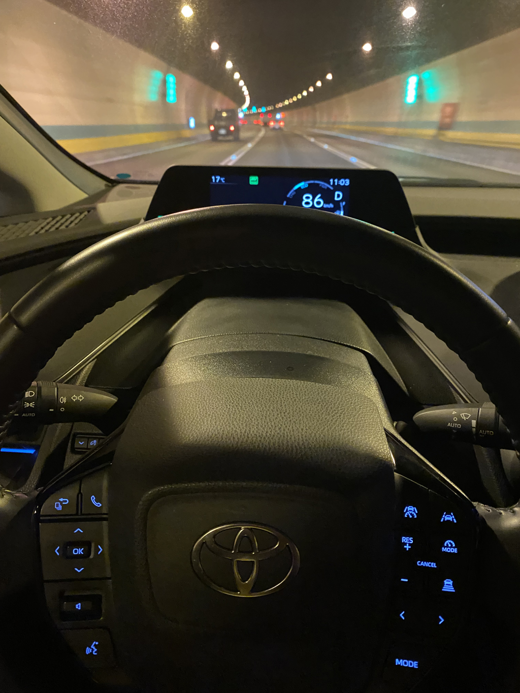 試車報告》升級進化 複合式電動車典範 25年式TOYOTA PRIUS PHEV鉑金版 - 商情 - 工商時報