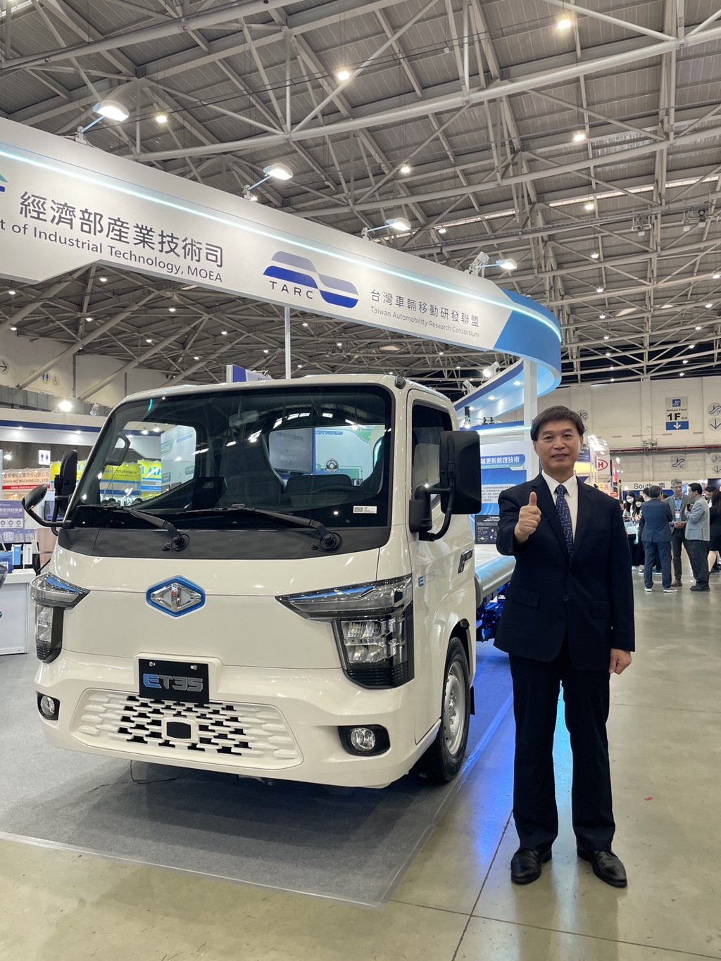 打造電動車國家隊 中華汽車3.5噸電動商用車ET35正式公開 - 商情 - 工商時報