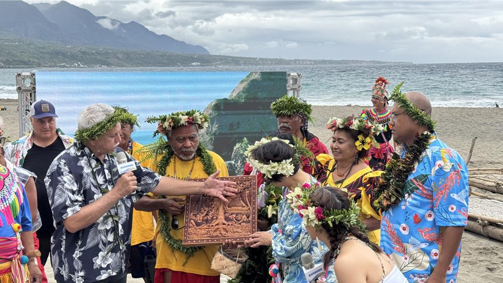 帛琉無動力帆船抵台東 部落以阿美族儀式盛大迎航海勇士 - 生活 - 工商時報