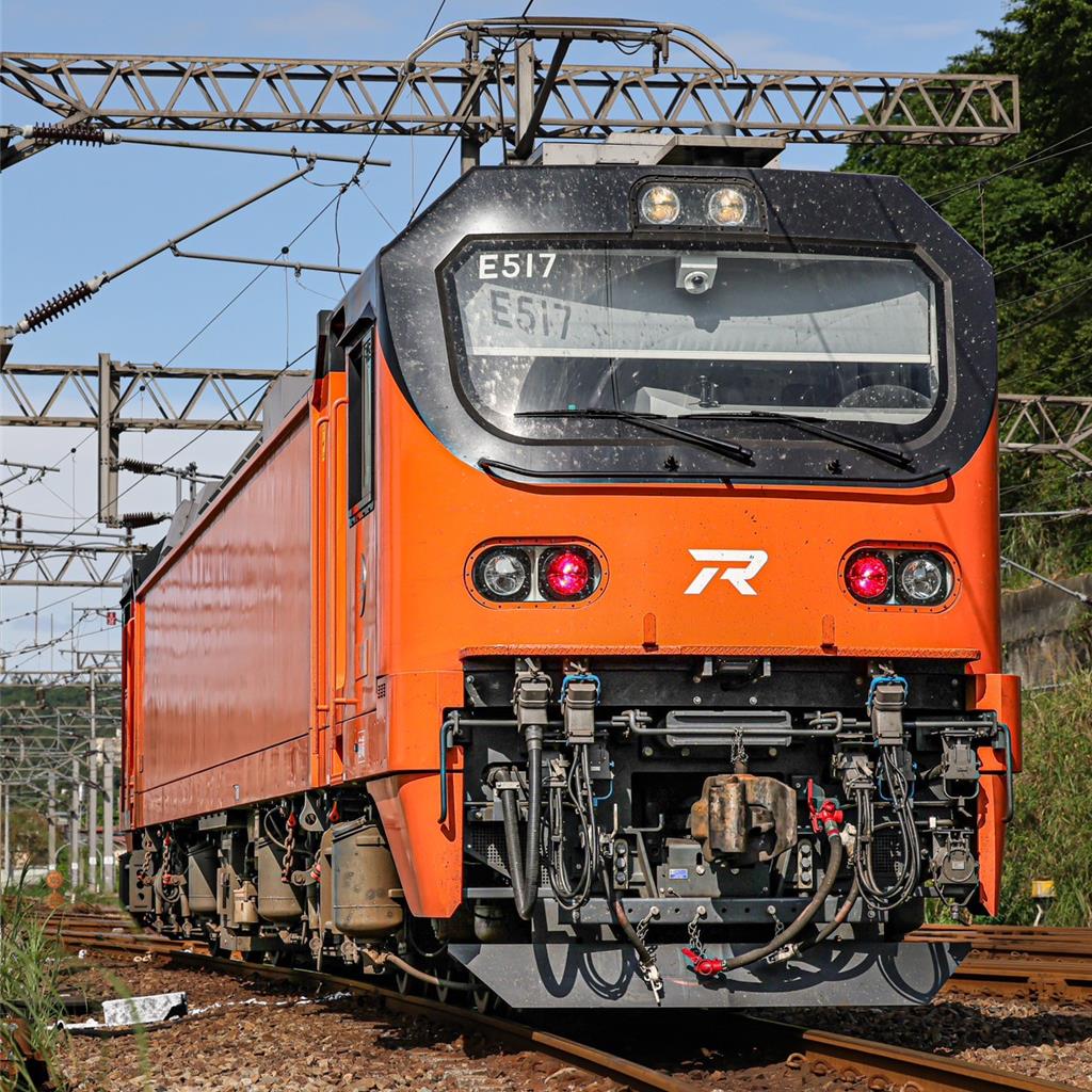 台鐵E500新電力機車 5月起陸續投入城際及觀光列車營運 - 要聞 - 工商時報