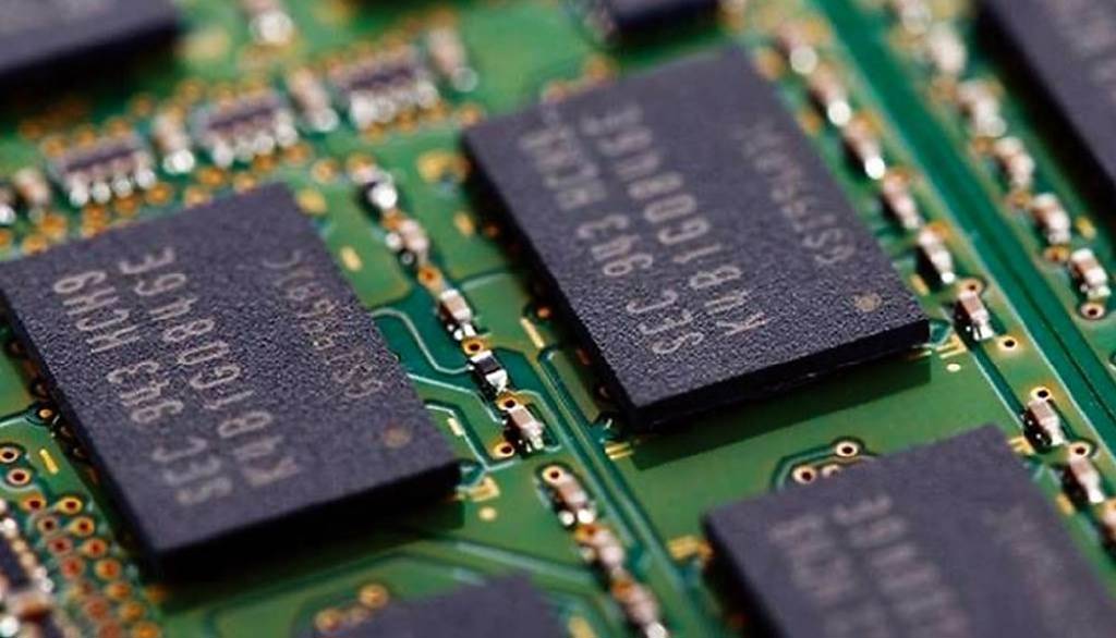 傳暫停報價 DDR4後續行情恐漲更兇！DDR4雙雄飆風再起 - 證券 - 工商時報